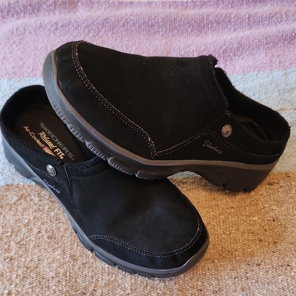 Skechers | Shoes | Skechers Black Clogs With Cushioned Comfort And ...